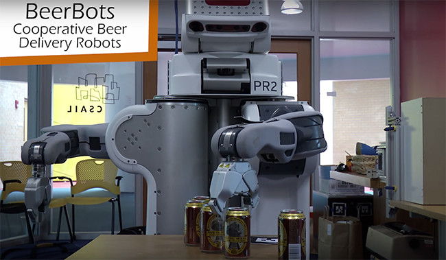 Un equipo de robots sirven la cerveza mejor que un camarero